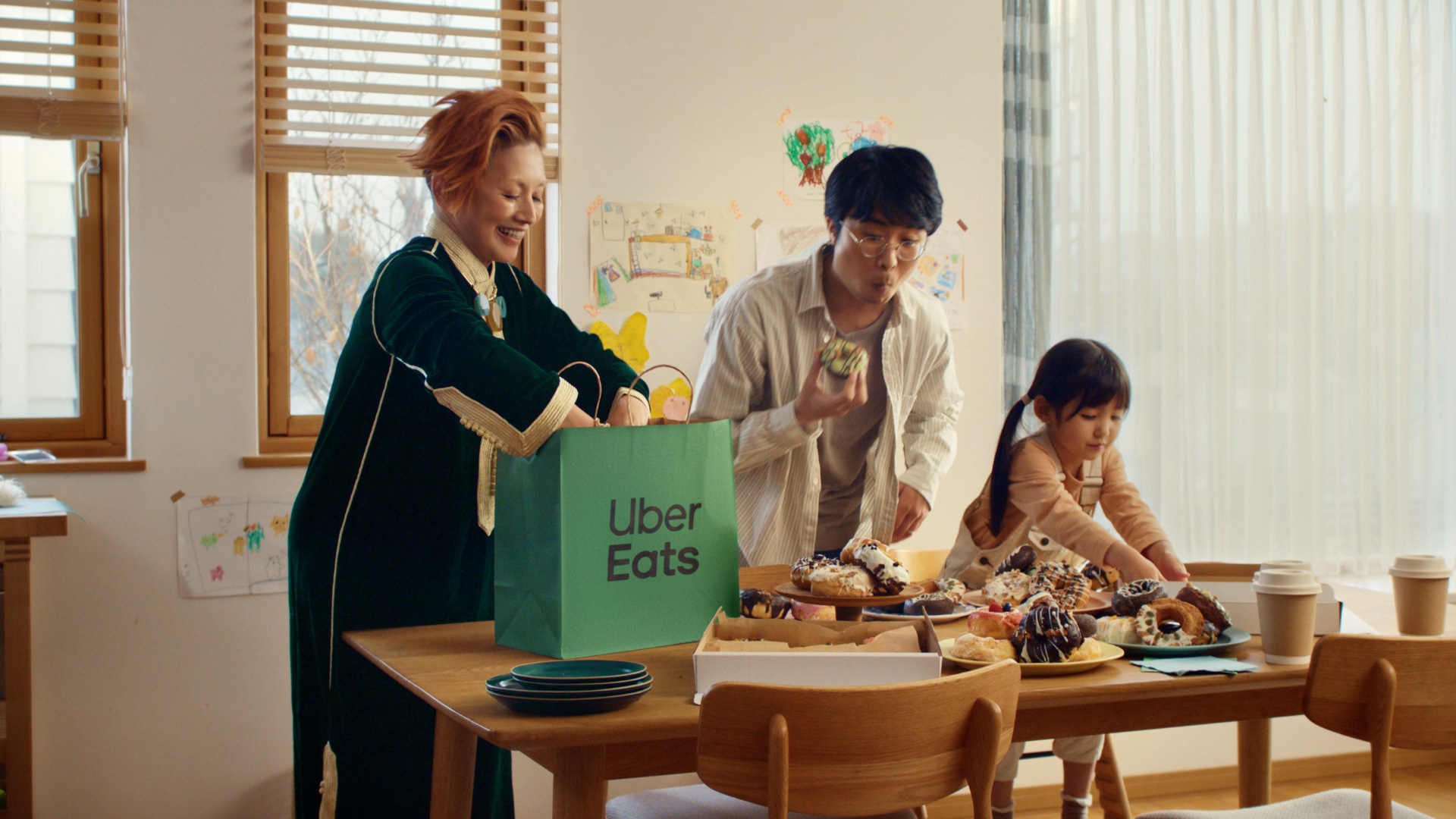 俳優・夏木マリ出演・Uber Eats新TVCM公開 家族をテーマにした新キャンペーンも初開催！ – TREND NEWS CASTER