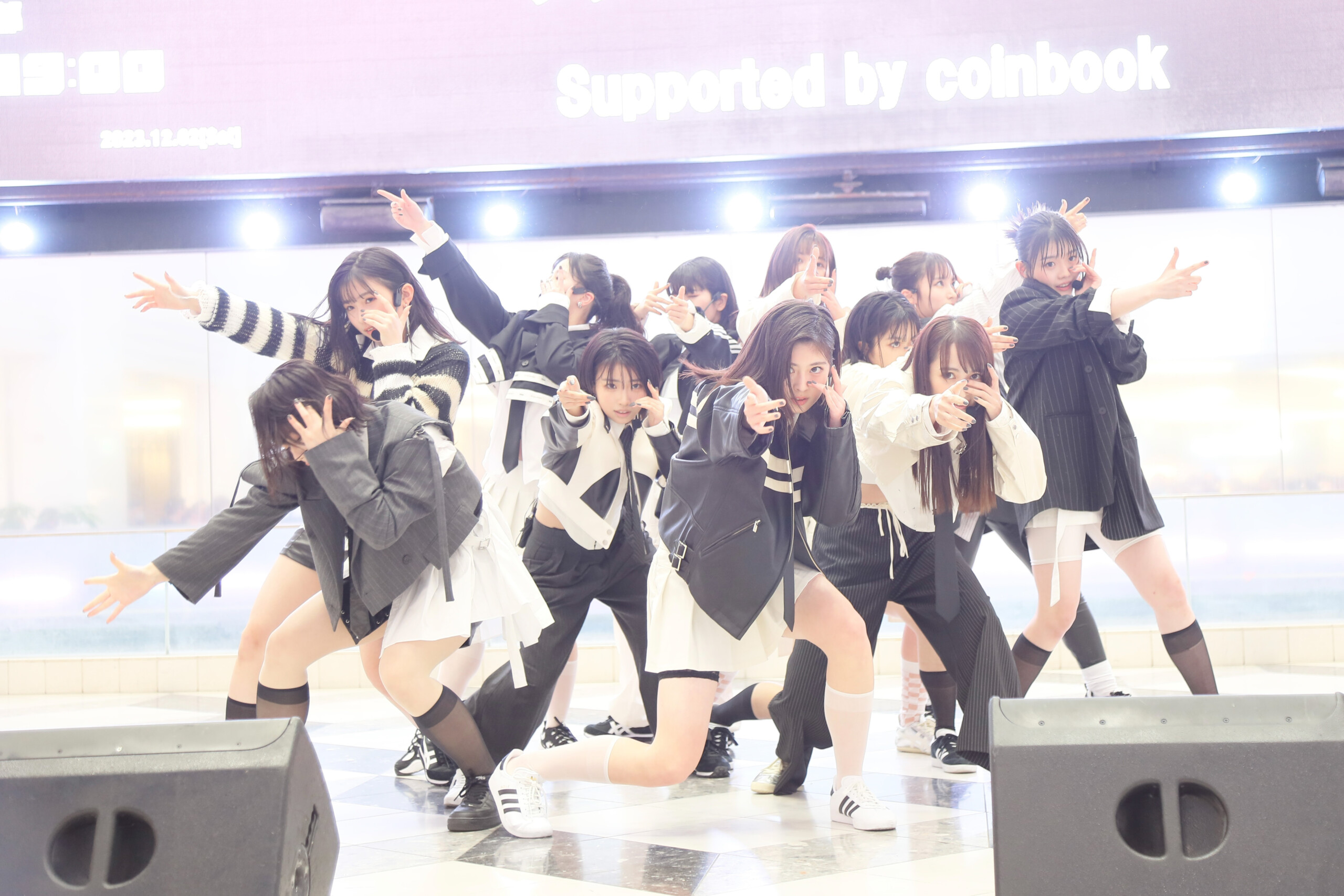 秋元康 総合プロデュース『WHITE SCORPION』 デビュー曲「眼差しSniper」リリースイベント開催！！ HANNAは「皆さん！私 ...